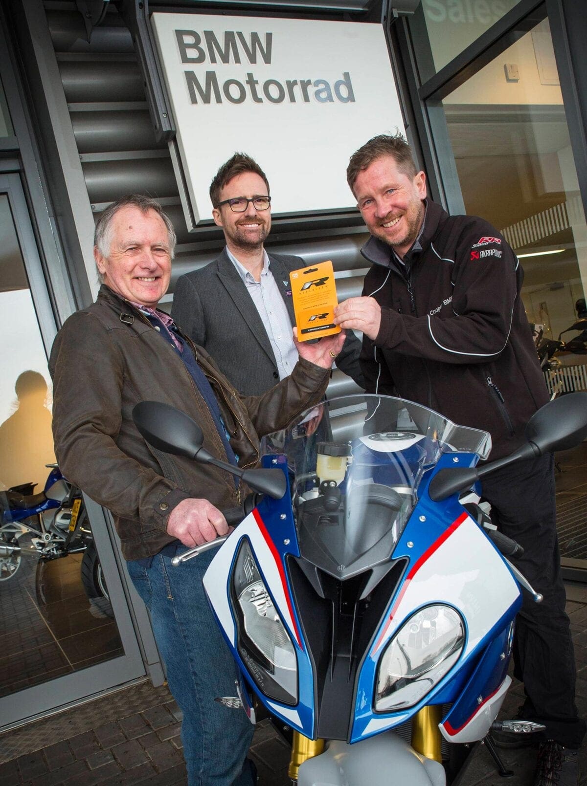 BMW teams up with REALRIDER | MoreBikes