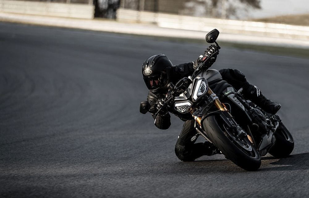 Triumph reveals its FASTEST and LIGHTEST Speed Triple ever | MoreBikes