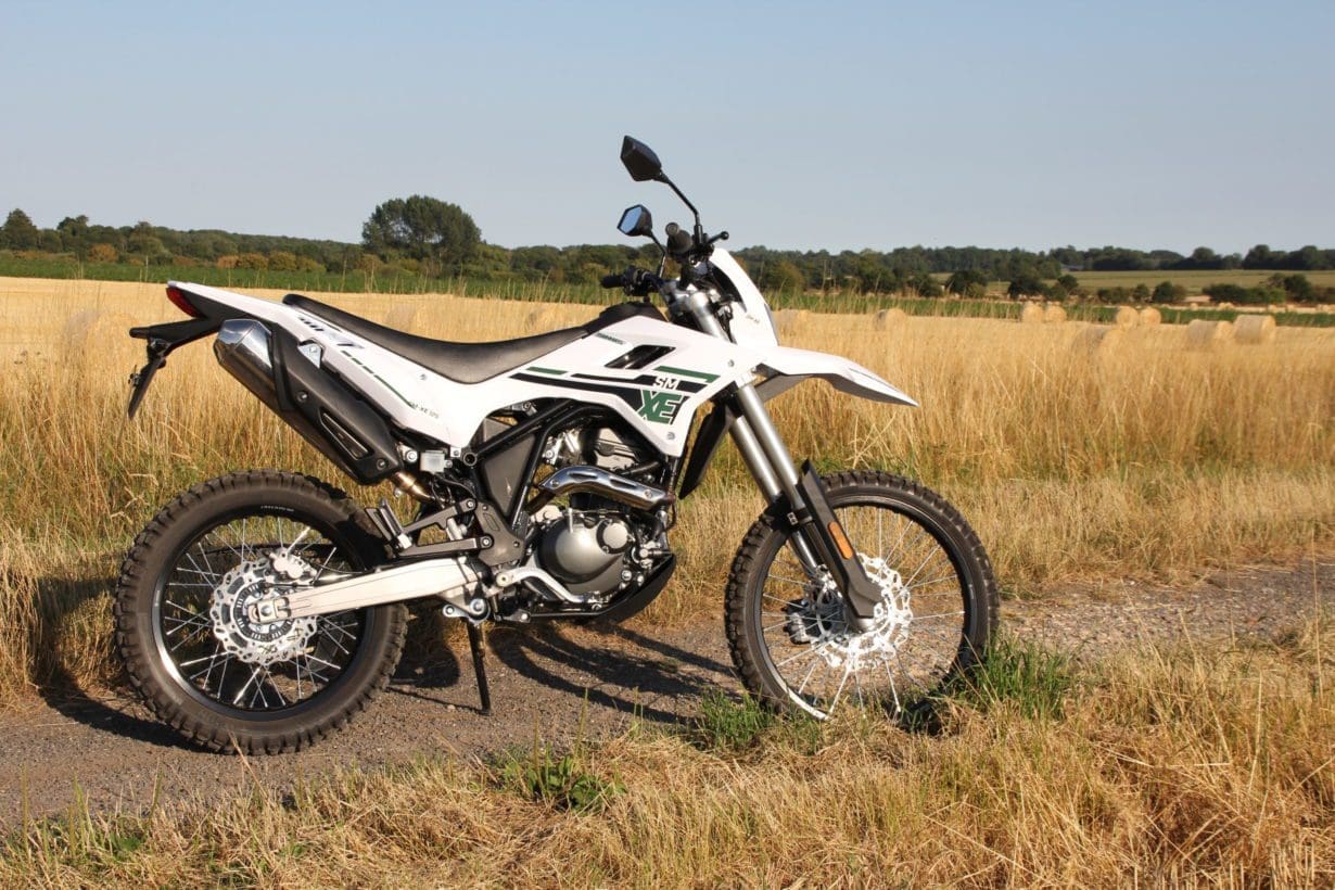 FIRST RIDE: Sinnis SM-XE 125 | MoreBikes