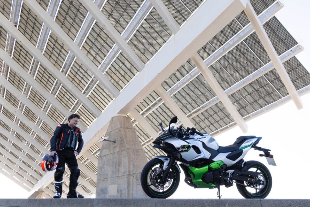 First Impressions: Ninja 7 Hybrid | MoreBikes